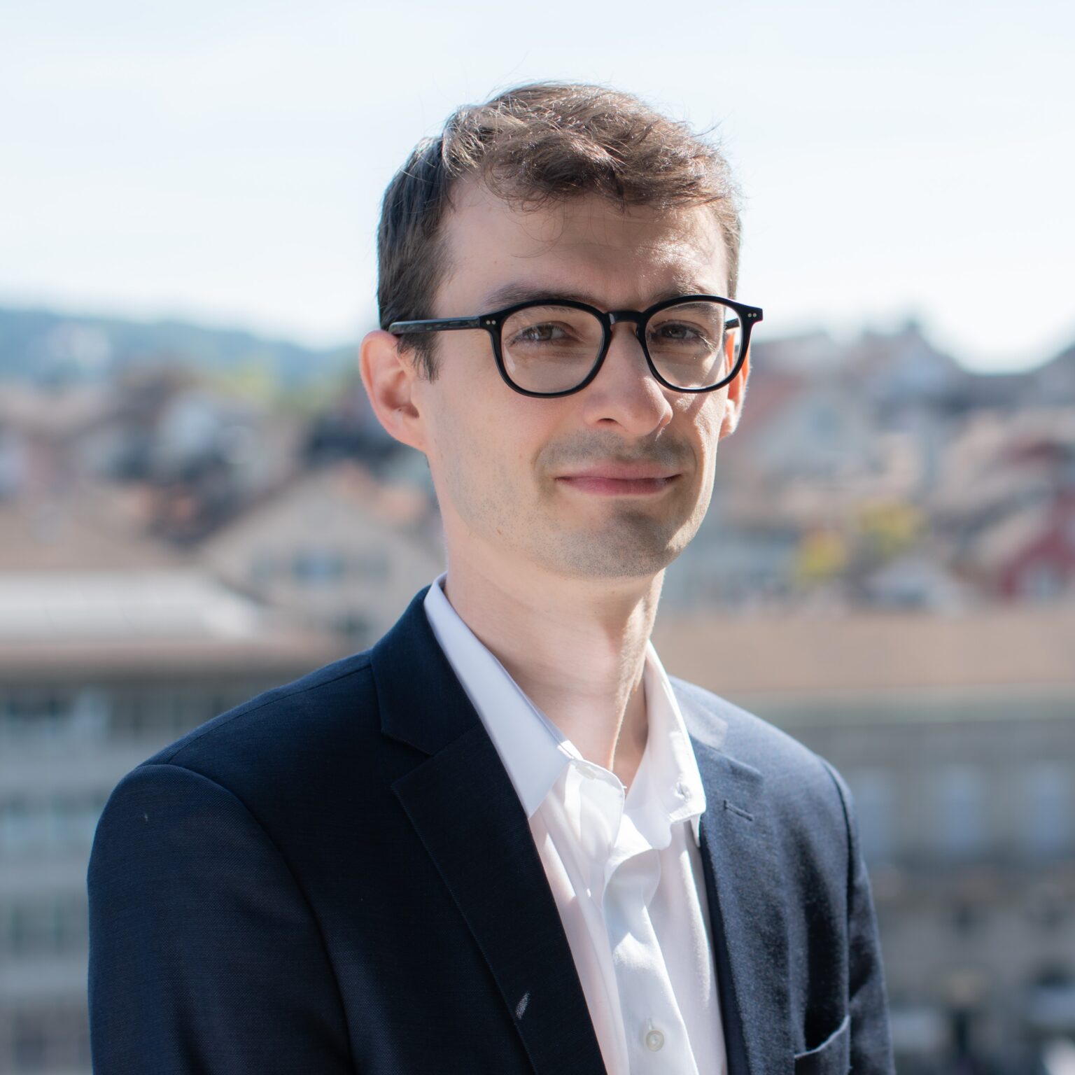 People - Opera Invest